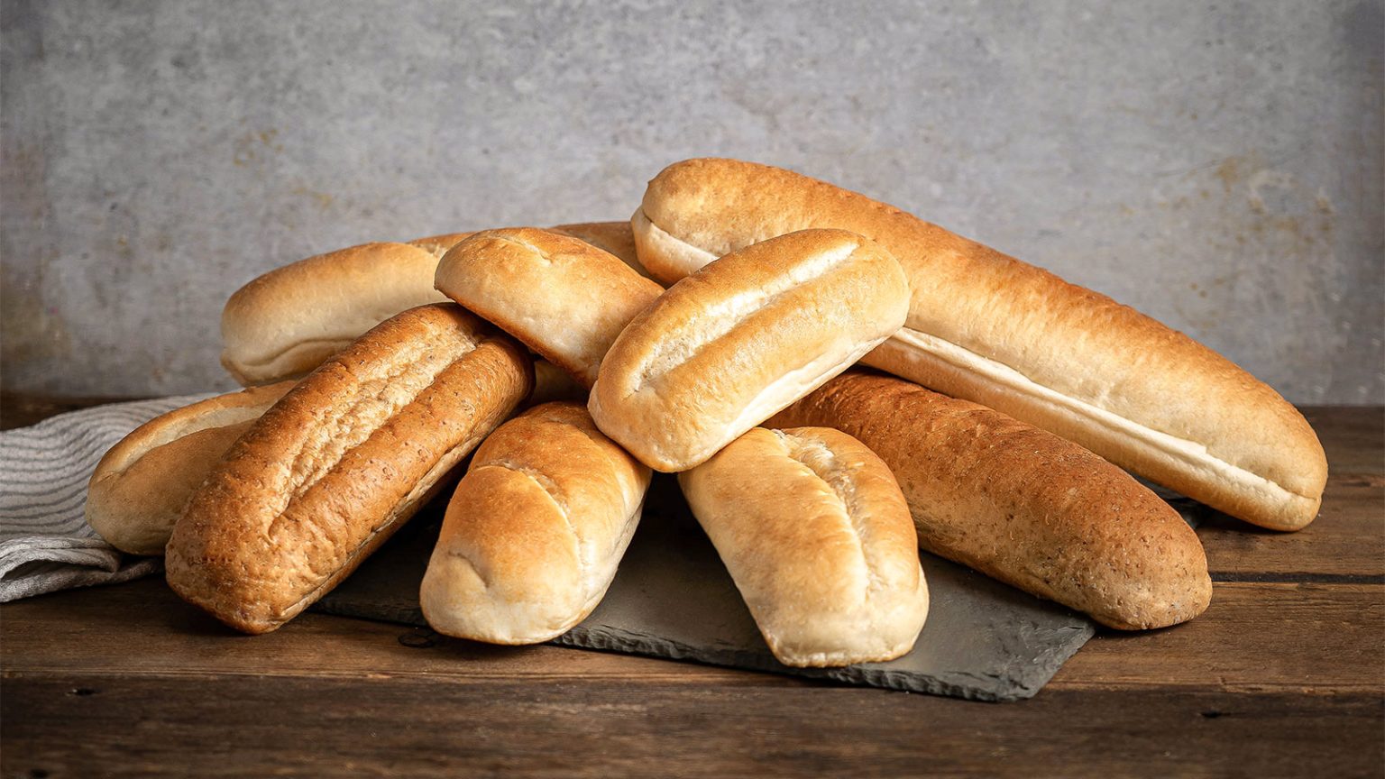 Buns, Hot Dogs & Kaiser Rolls | M.C. Bread Distributor Co.
